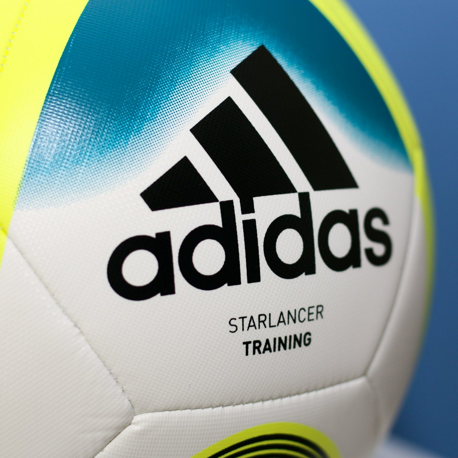 Saison 2021/22: Nike veröffentlicht den neuen Premier League Spielball ...