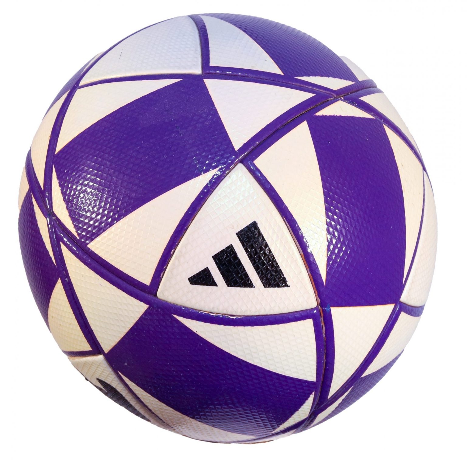 Futuristischer Adidas Ball für die UEFA Nations League 2024-25 ...