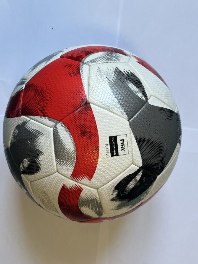 Adidas Tiro Pro – Ein solider Spielball mit Einschränkungen | Ball One